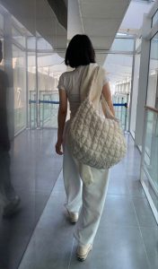 ตัวตึงสายแบก! กระเป๋า COS / CARLYN ยอดฮิต มีเงินก็หาซื้อไม่ได้!! - Ladyissue เว็บรีวิว ...