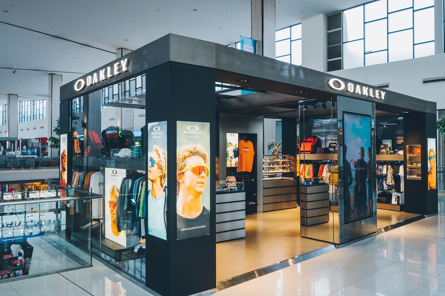 OAKLEY เปิดสาขาแห่งใหม่พร้อมคอลเลกชันมากมายตอบโจทย์ผู้ที่ชื่นชอบแอคทีฟ ...