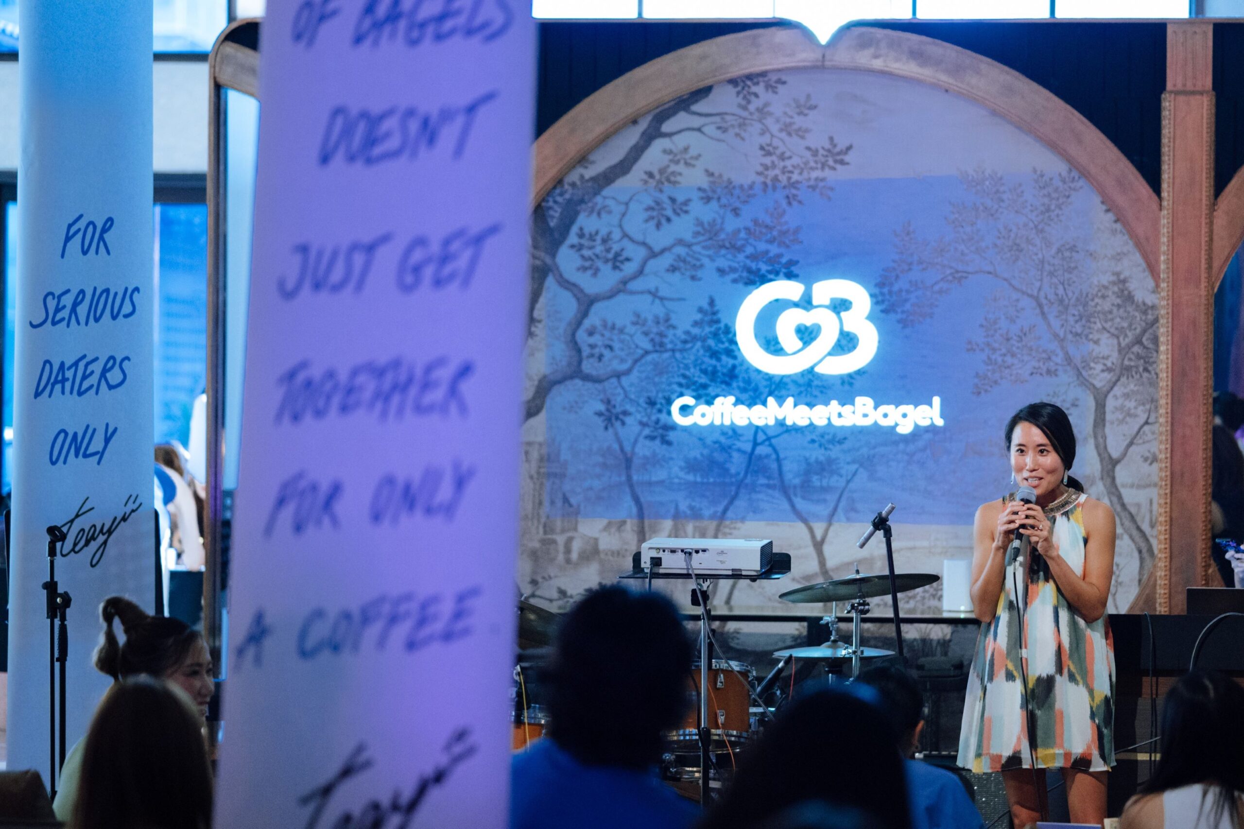 Arum Kang giving the speech - Ladyissue เว็บรีวิวเครื่องสำอาง ชุมชน ...